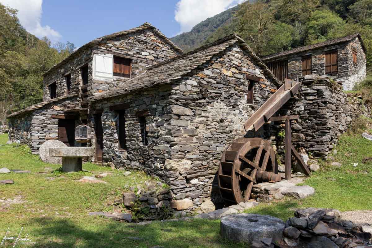 Mulini Di Piero, Una Passeggiata Sospesa Nel Tempo